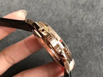 Replica Panerai Luminor Esedékes PAM00908 Kínai Karakter Elemek